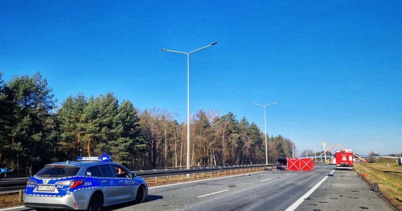 Wypadek na A4. Tragedia na drodze, zderzenie auta z ciężarówką. Jedna ofiara - Wydarzenia w ...