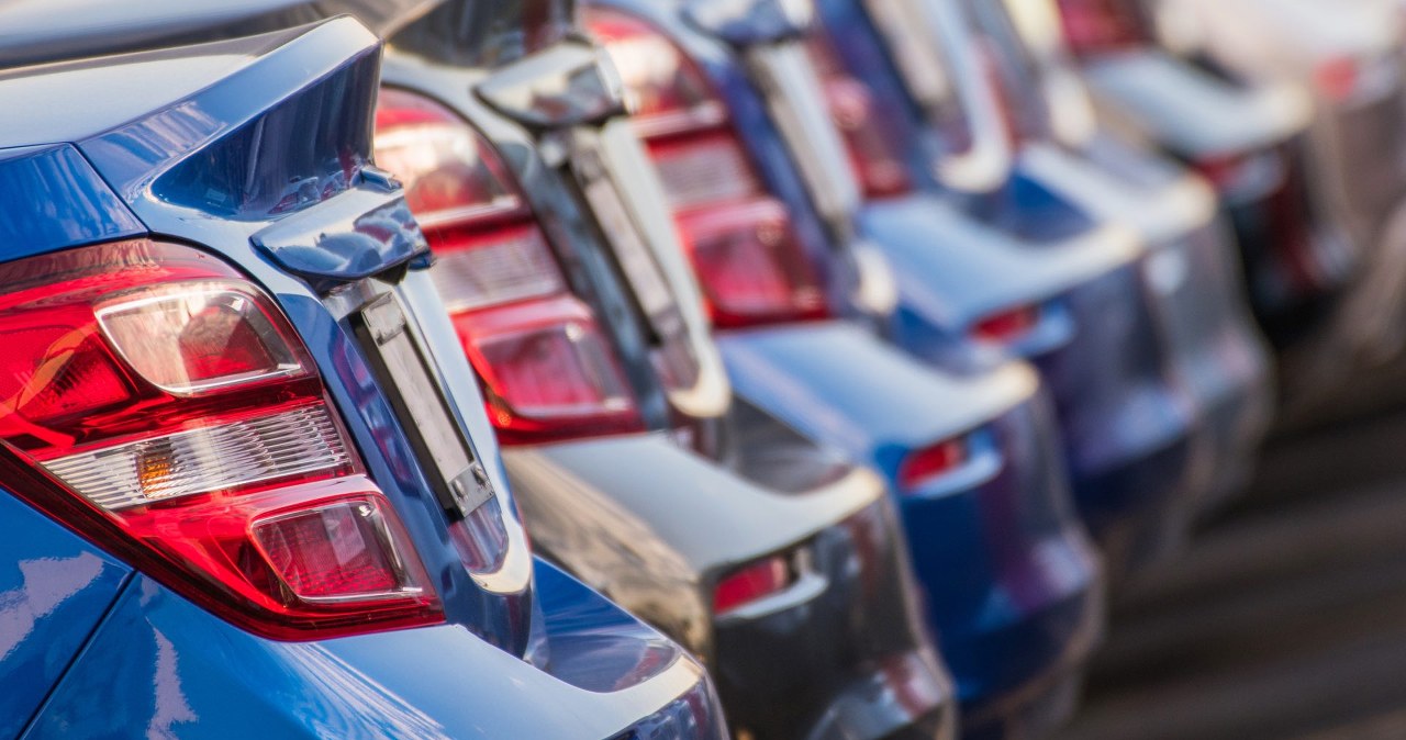 Efekt ceł w USA. Kolejne marki wstrzymują eksport aut - Motoryzacja w ...