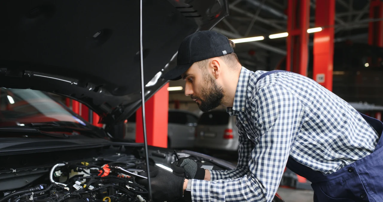 Dlaczego silnik szarpie w czasie jazdy? Mechanicy wskazują przyczyny ...