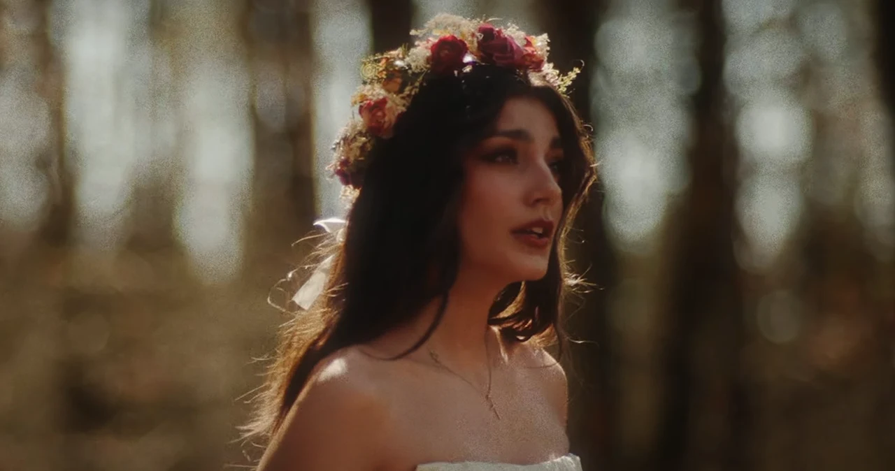 Eteryczna piękność zrobiła furorę w "Mam talent". Kim jest 22-latka ...