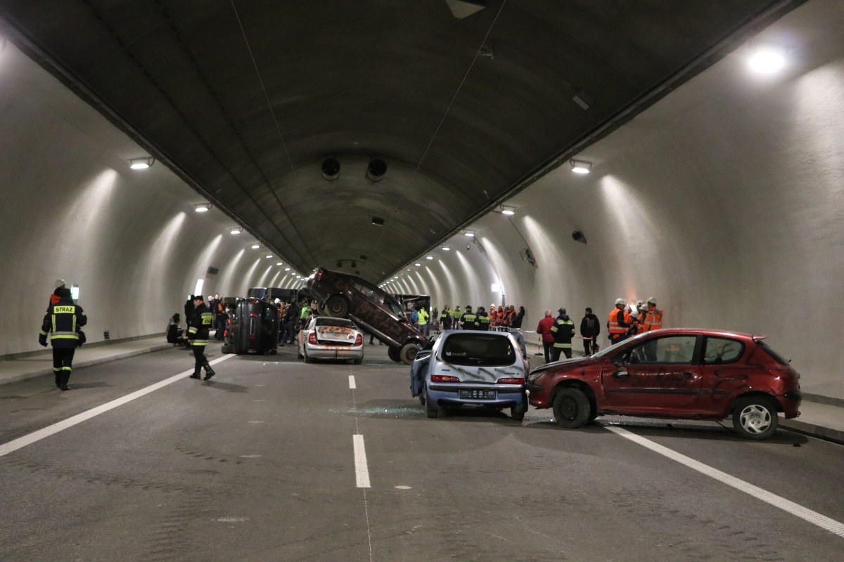 Tunel na zakopiance zamknięty. Jak go ominąć? - RMF 24