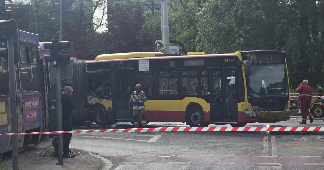 Wrocław. Poważny wypadek autobusu i tramwaju. Są ranni, wprowadzono objazdy - Wydarzenia w ...