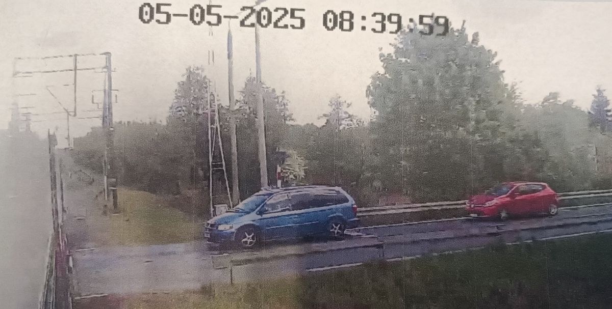 Tragedia na przejeździe kolejowym w Aleksandrowie Kujawskim. Policja poszukuje świadków - RMF 24