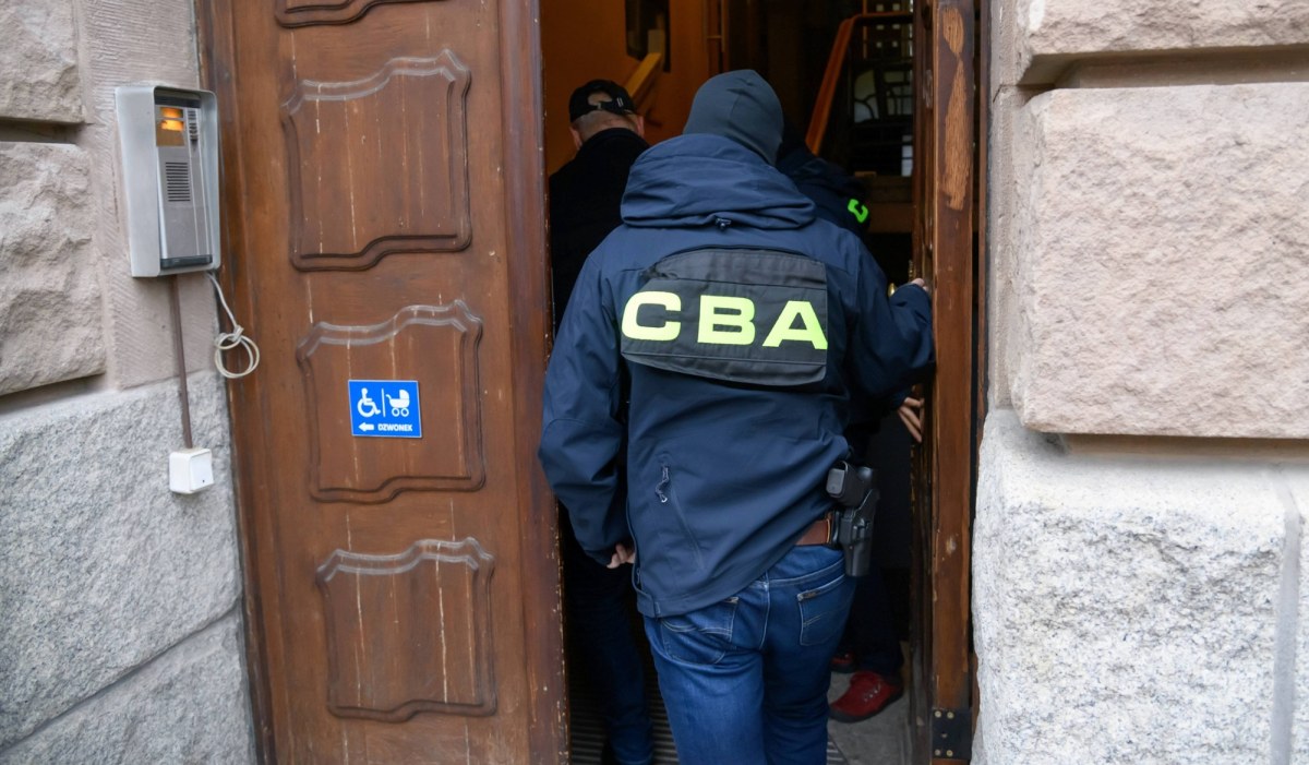 Akcja CBA w Małopolsce. Zatrzymano 10 osób, w tym producentów i ...