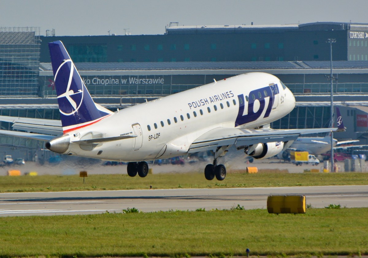 Warszawa: Samolot LOT-u awaryjnie lądował - RMF 24