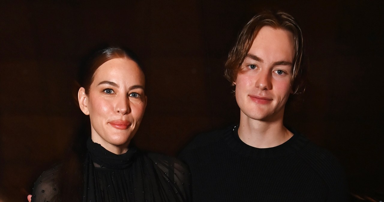 Tak wygląda najstarszy wnuk Stevena Tylera. Widzicie podobieństwo ...