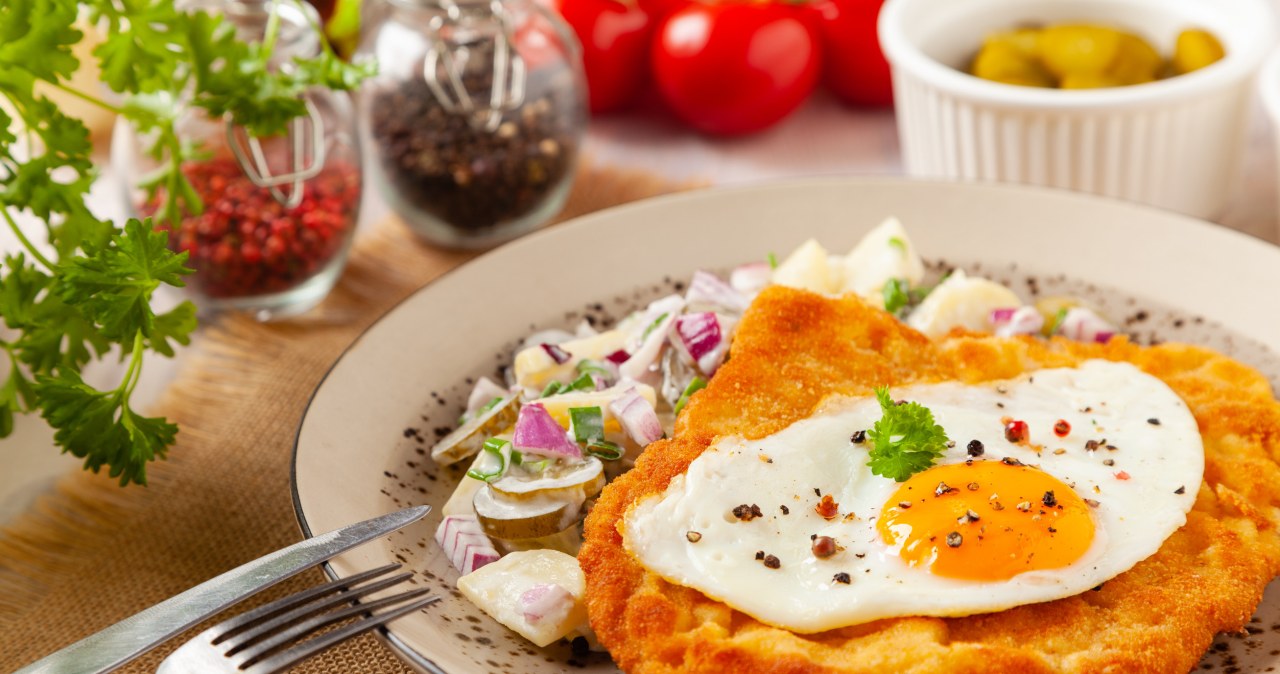 Sznycel wiedeński - przepis - TerazGotuje.pl