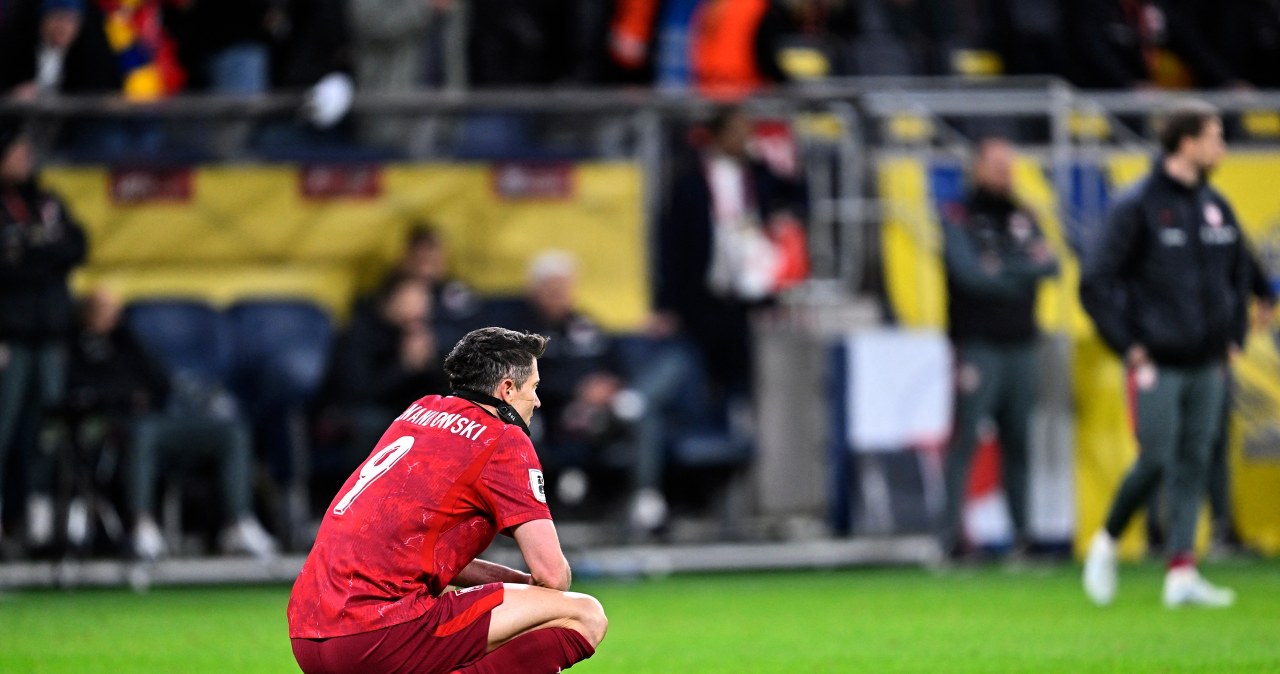 Piłka nożna. Robert Lewandowski załamany po meczu. Poruszające obrazki ...