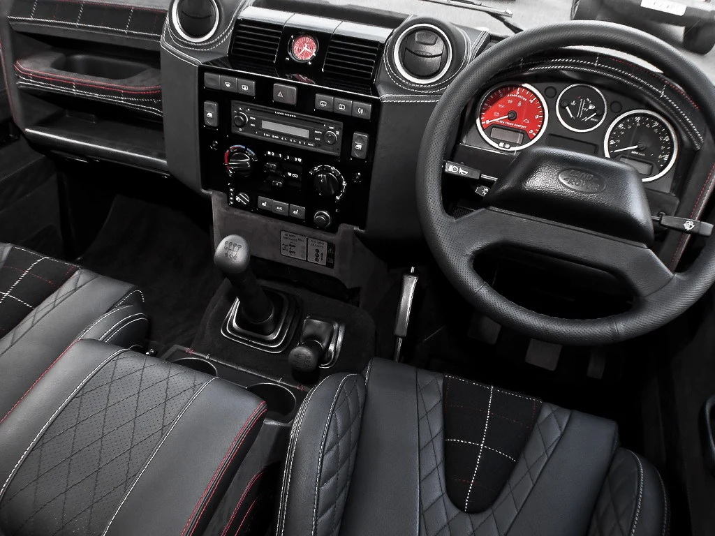 Land Rover Defender Harris Tweed Edition - Motoryzacja w INTERIA.PL
