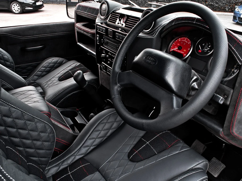 Land Rover Defender Harris Tweed Edition - Motoryzacja w INTERIA.PL