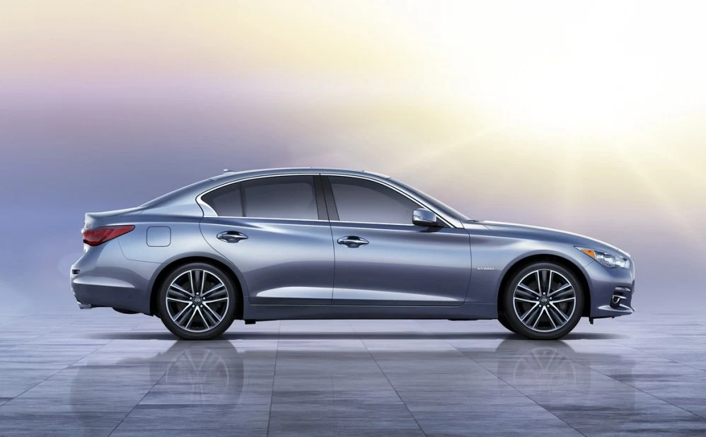 Infiniti Q50 z silnikami Mercedesa - Motoryzacja w INTERIA.PL