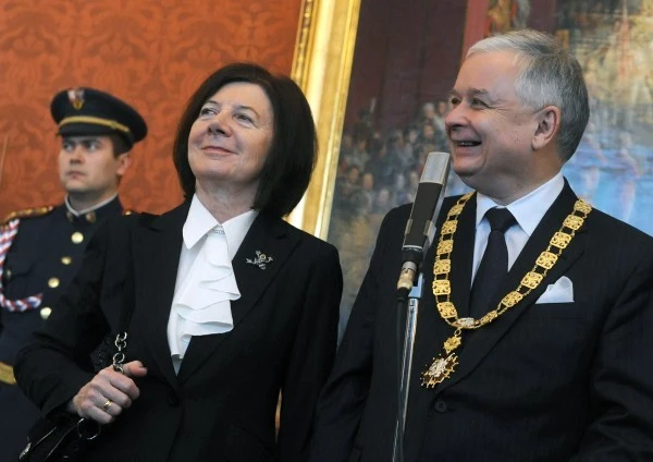 Po katastrofie Polacy lepiej oceniają Lecha Kaczyńskiego - Wydarzenia w ...