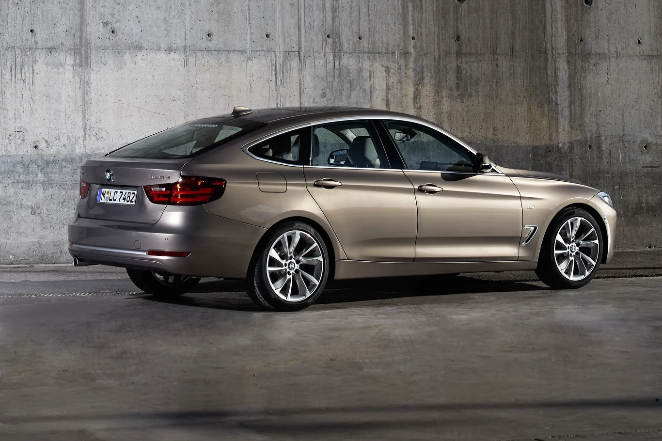 BMW 3 GT oficjalnie - zdjęcia i wideo - Motoryzacja w INTERIA.PL