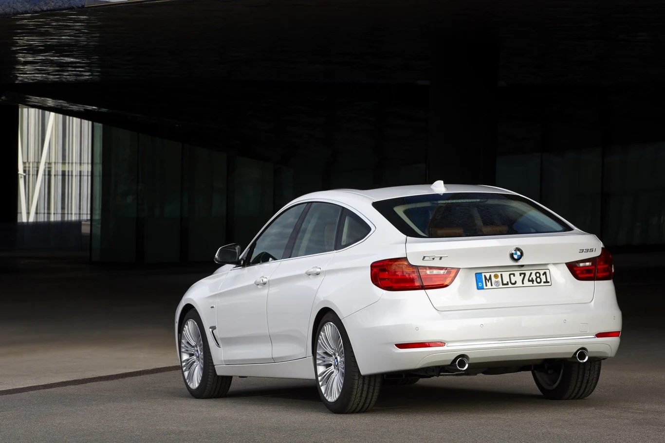 BMW 3 GT oficjalnie - zdjęcia i wideo - Motoryzacja w INTERIA.PL