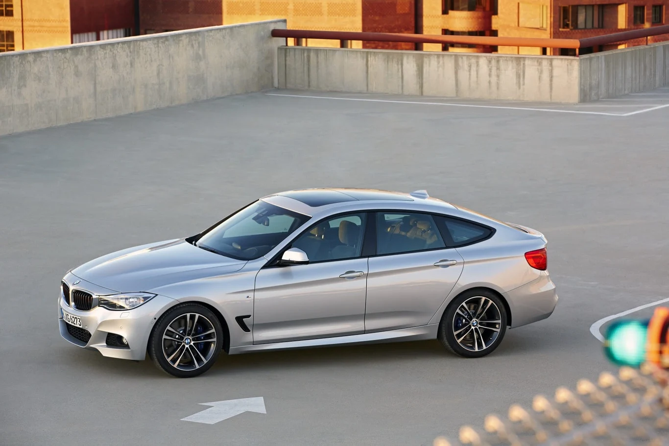 BMW 3 GT oficjalnie - zdjęcia i wideo - Motoryzacja w INTERIA.PL