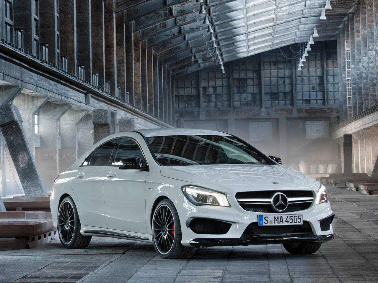 Mercedes CLA 45 AMG - 360 KM i napęd na obie osie - Motoryzacja w ...