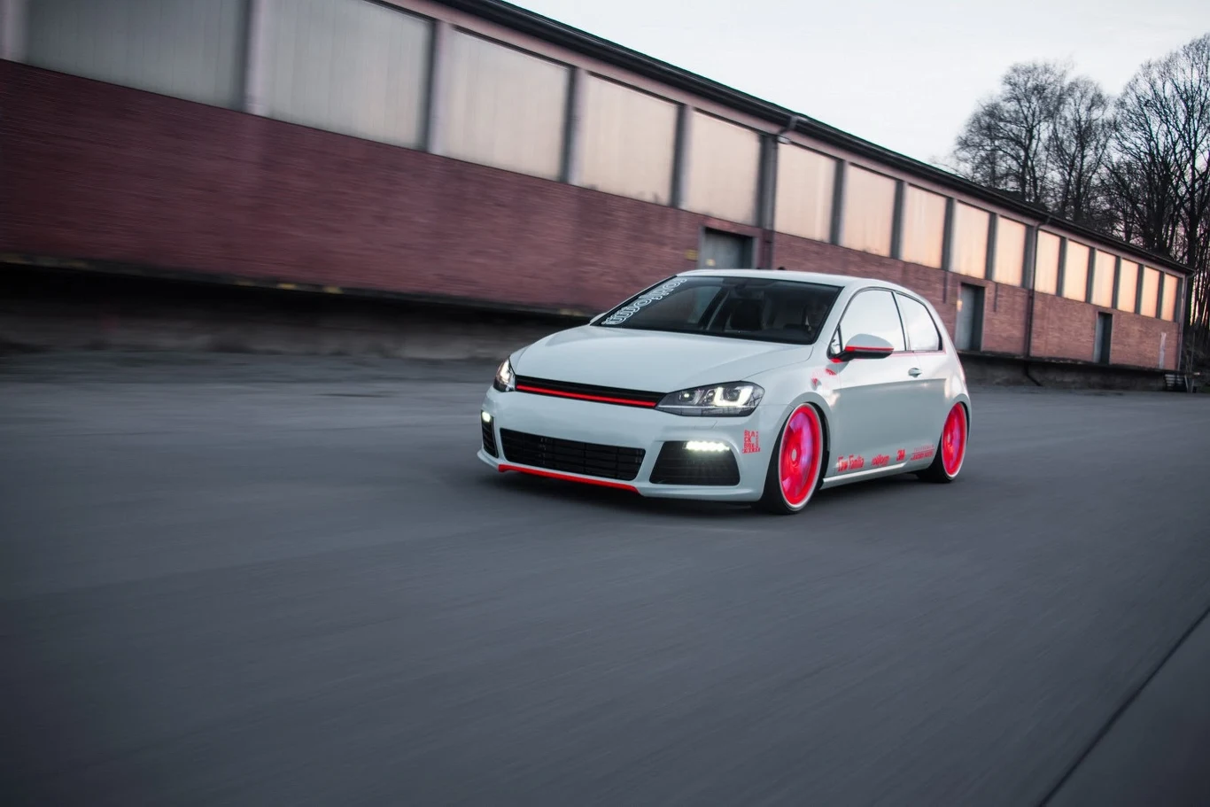 Volkswagen Golf VII po tuningu Low-Car-Scene & Blackbox-Richter ...