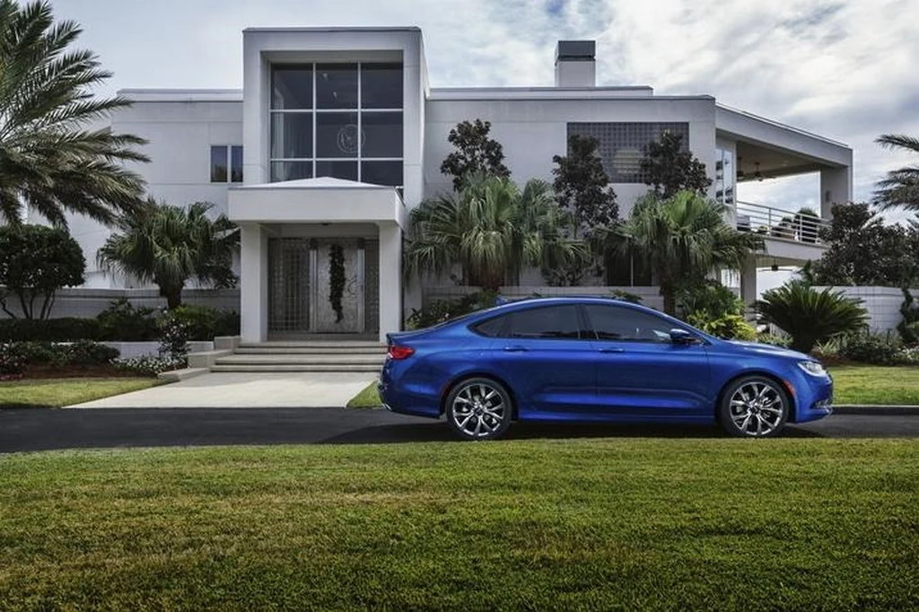 Chrysler 200C - jak w bajce - Motoryzacja w INTERIA.PL