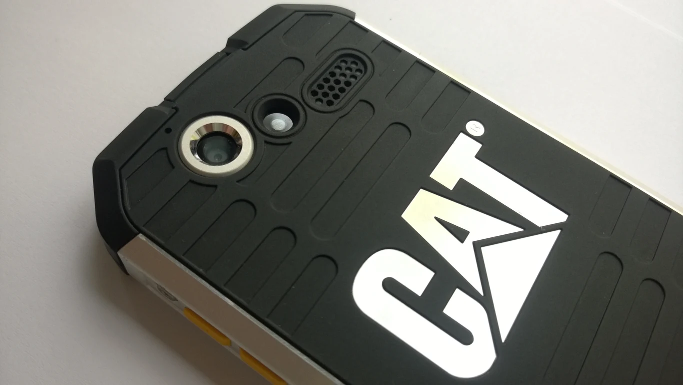 CAT B15Q: Zobacz z bliska niezniszczalny telefon - GeekWeek w INTERIA.PL