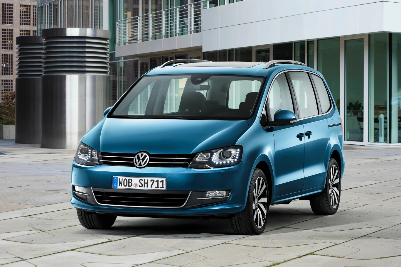 Unowocześniony Volkswagen Sharan - Motoryzacja w INTERIA.PL