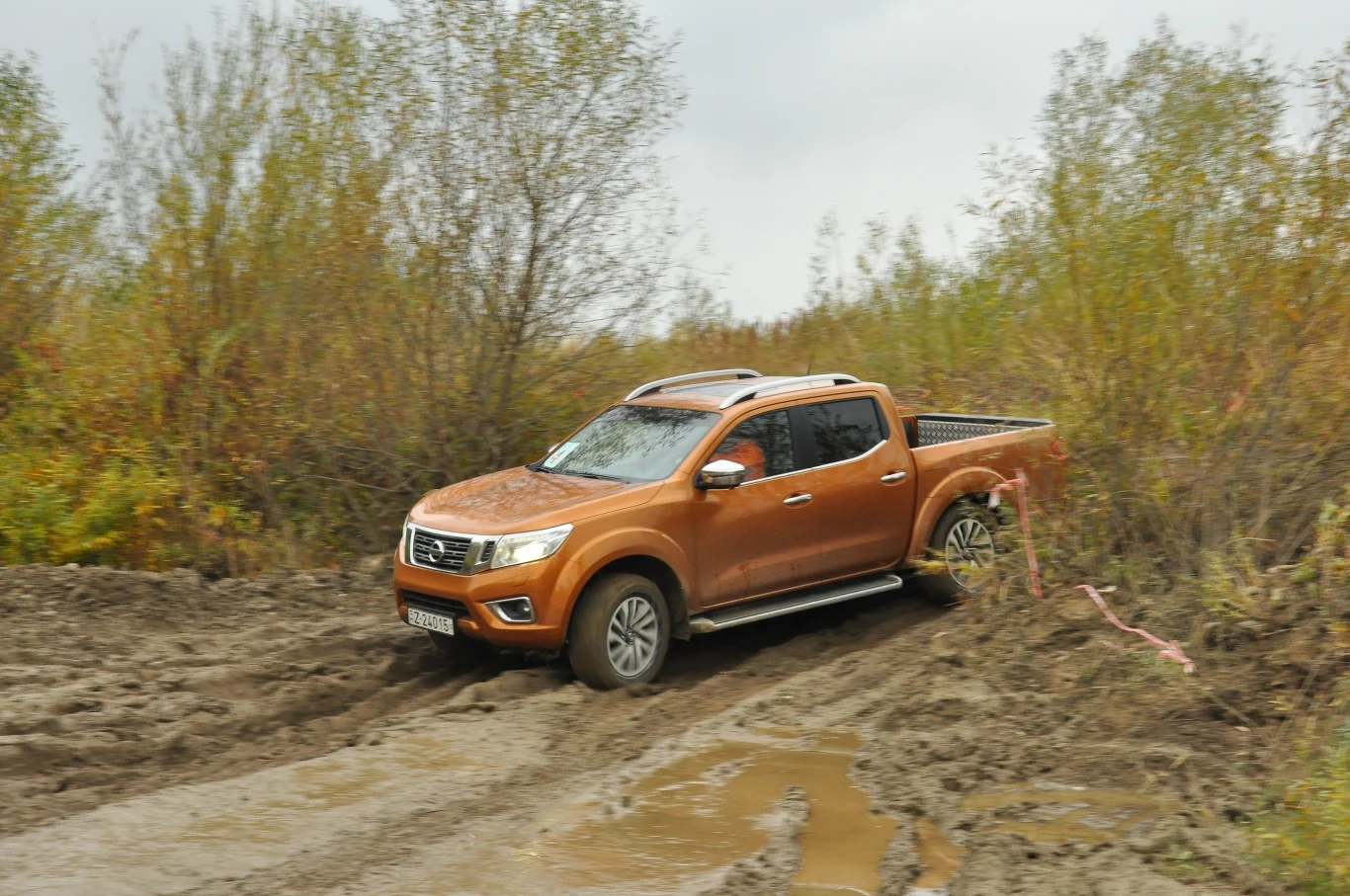 Nissan NP300 Navara - Motoryzacja w INTERIA.PL