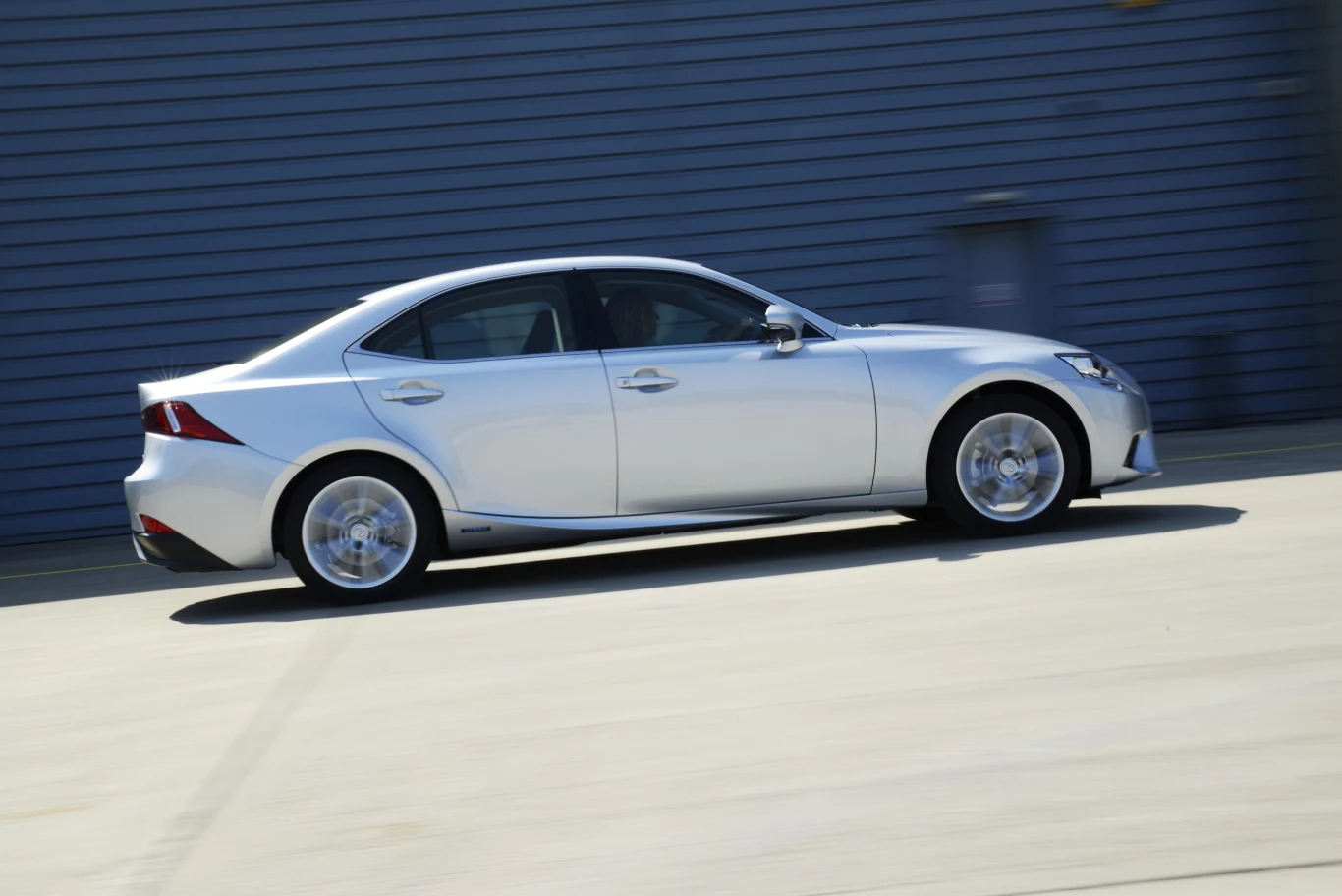 Lexus IS po zmianach. Pierwsze zdjęcie! - Motoryzacja w INTERIA.PL