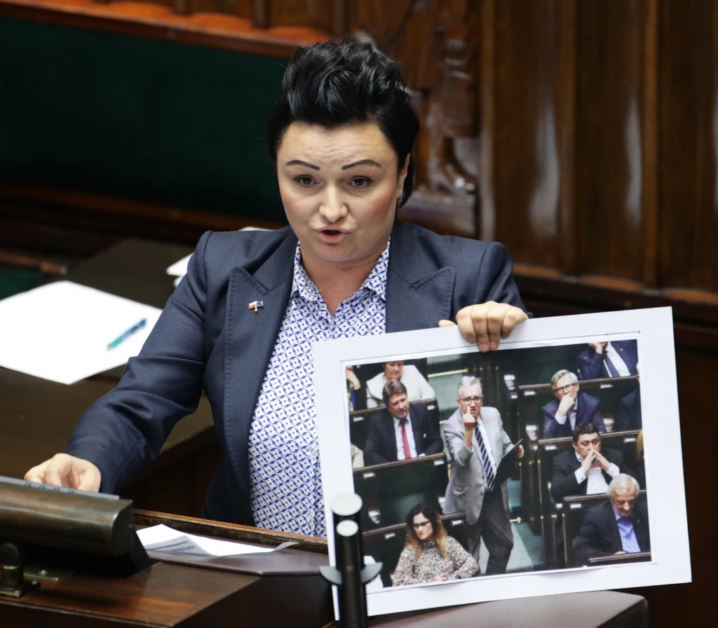 "Rzeczpospolita": Będą finansowe kary za złe zachowanie posłów ...