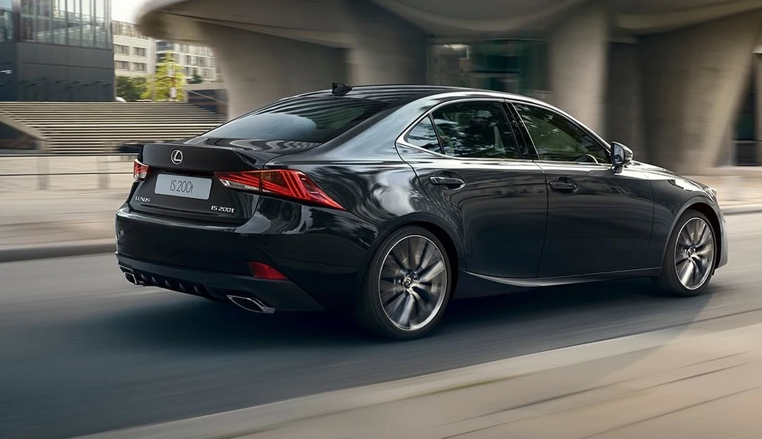 Lexus IS - co nowego oferuje? - Motoryzacja w INTERIA.PL