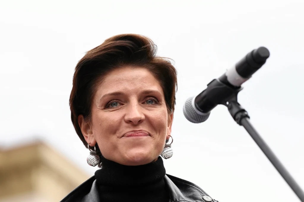 "Nie pucz, kiedy odjadę" - Wydarzenia w INTERIA.PL