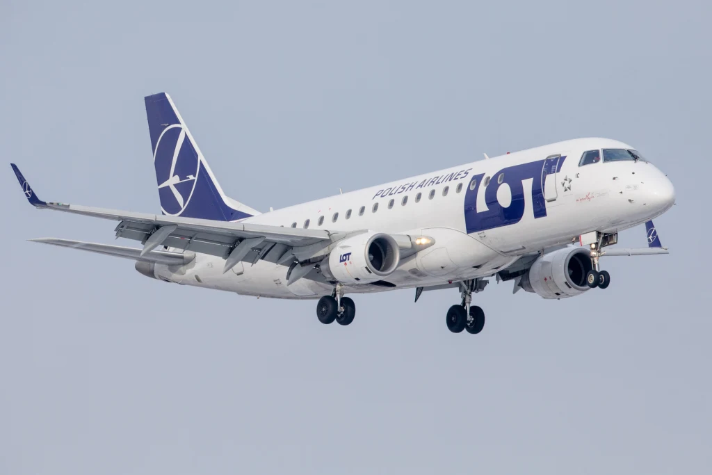 Koronawirus z Chin. LOT ma ważną informację dla pasażerów - Wydarzenia ...