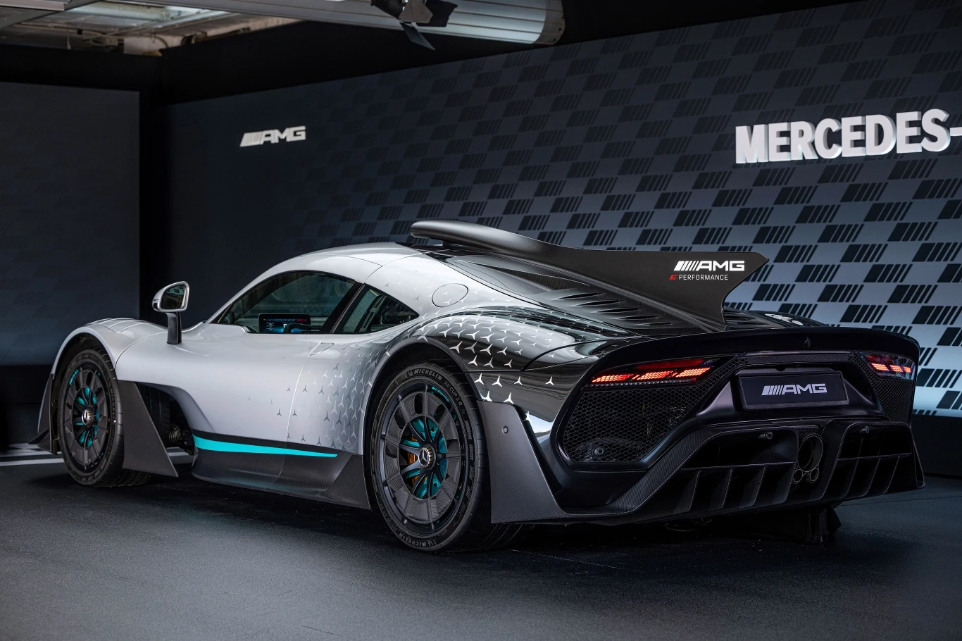 Mercedes-AMG ONE. Technologia z Formuły 1 w aucie z homologacją drogową ...