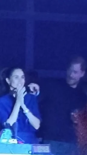 Meghan Markle i książę Harry obściskują się na koncercie Jacka Johnsona ...