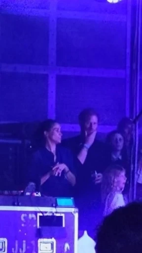 Meghan Markle i książę Harry obściskują się na koncercie Jacka Johnsona ...