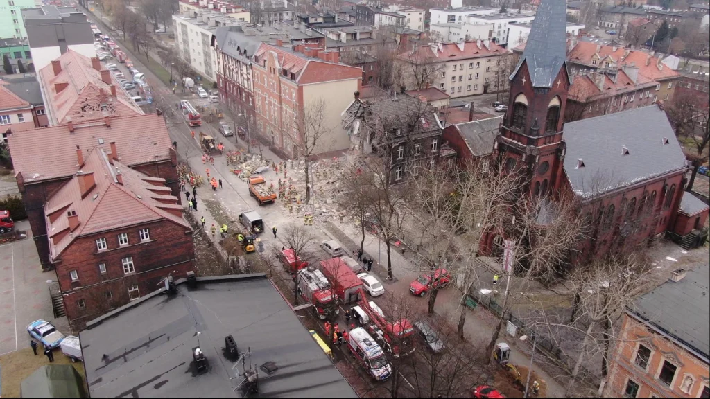 Katowice: Wybuch gazu na plebanii. Odnaleziono ciało drugiej kobiety - Wydarzenia w INTERIA.PL
