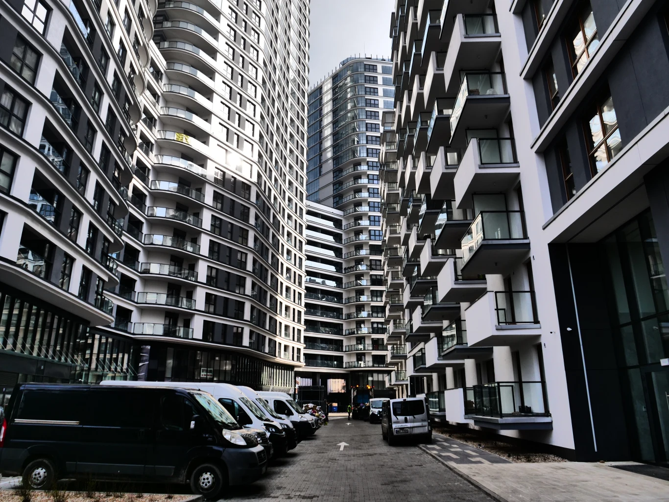 Kupili mieszkania w "Hongkongu" na Woli. Mają problem - Biznes w INTERIA.PL