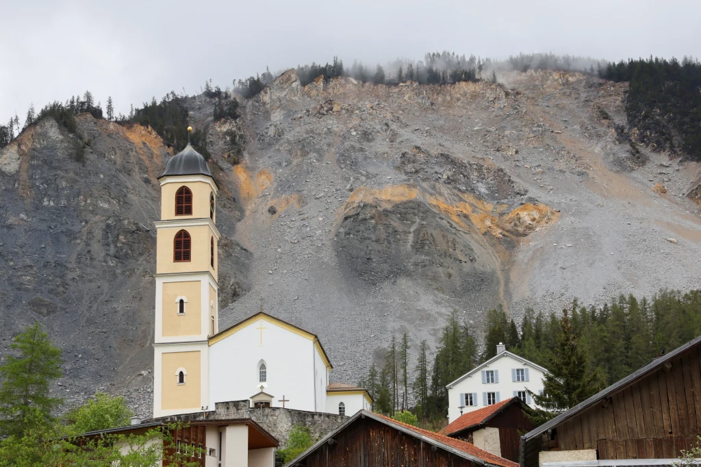 Szwajcaria: Wioska Brienz ewakuowana. Grozi jej wielkie osuwisko ...