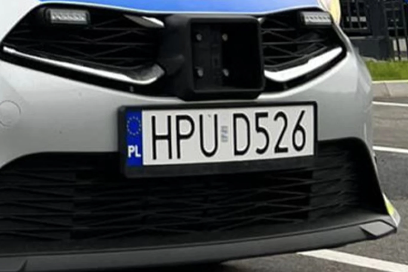 Tablice rejestracyjne służb. Jak rozpoznać auta policji, BOR i CBA ...