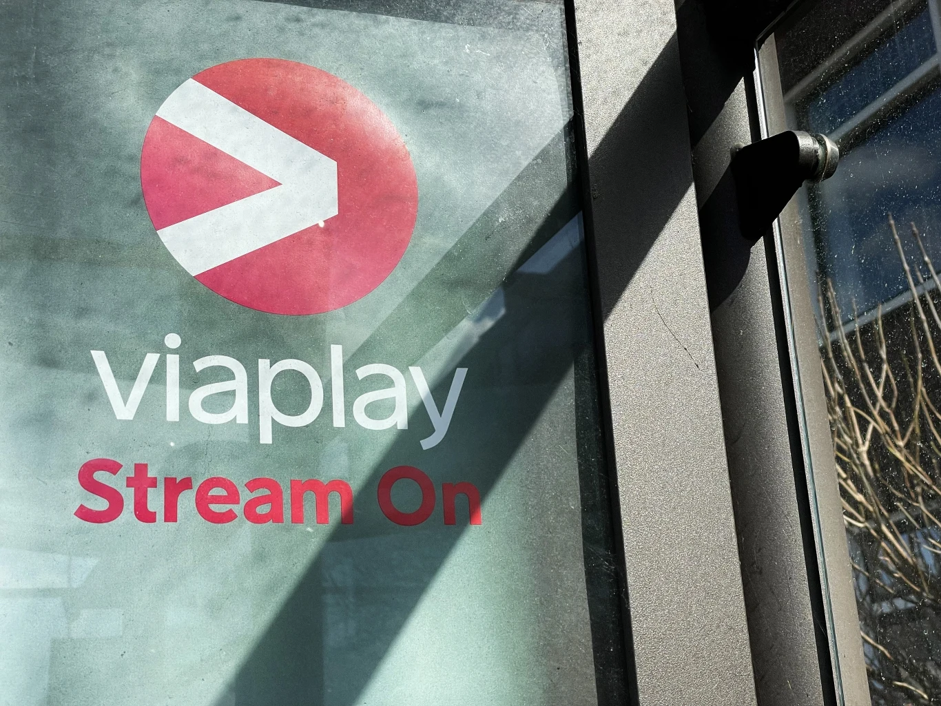 Viaplay wyjdzie z Polski? Canal+ wykupił część udziałów w platformie ...