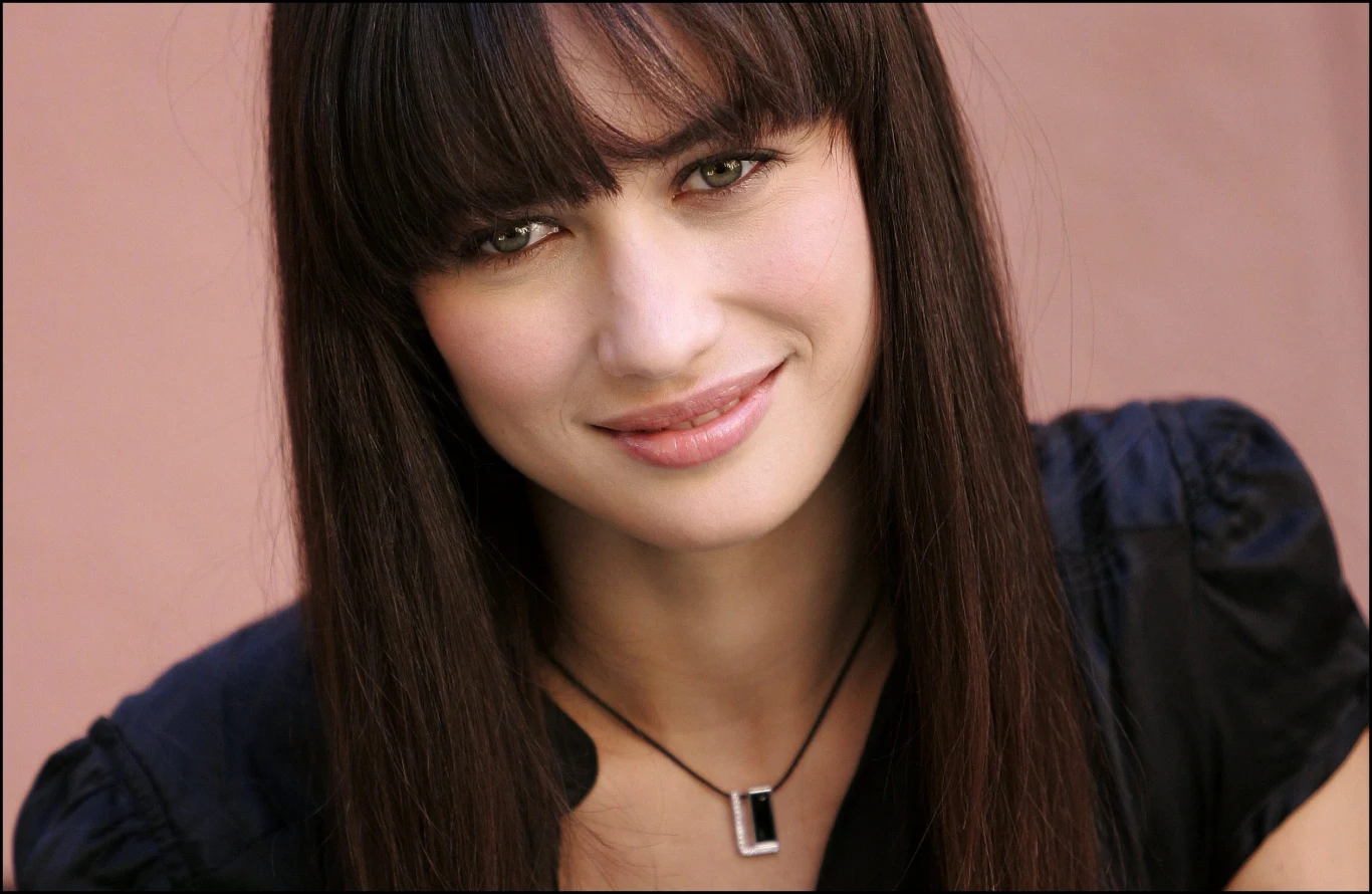 Olga Kurylenko: Od dziewczyny Bonda do serialu Netfliksa "Zdrada ...