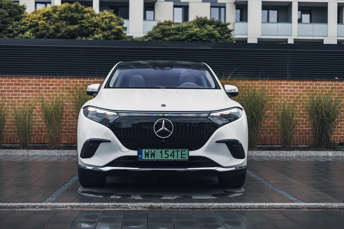 Mercedes EQS SUV 580 4MATIC - bardzo luksusowy i rodzinny, ale nie bez ...