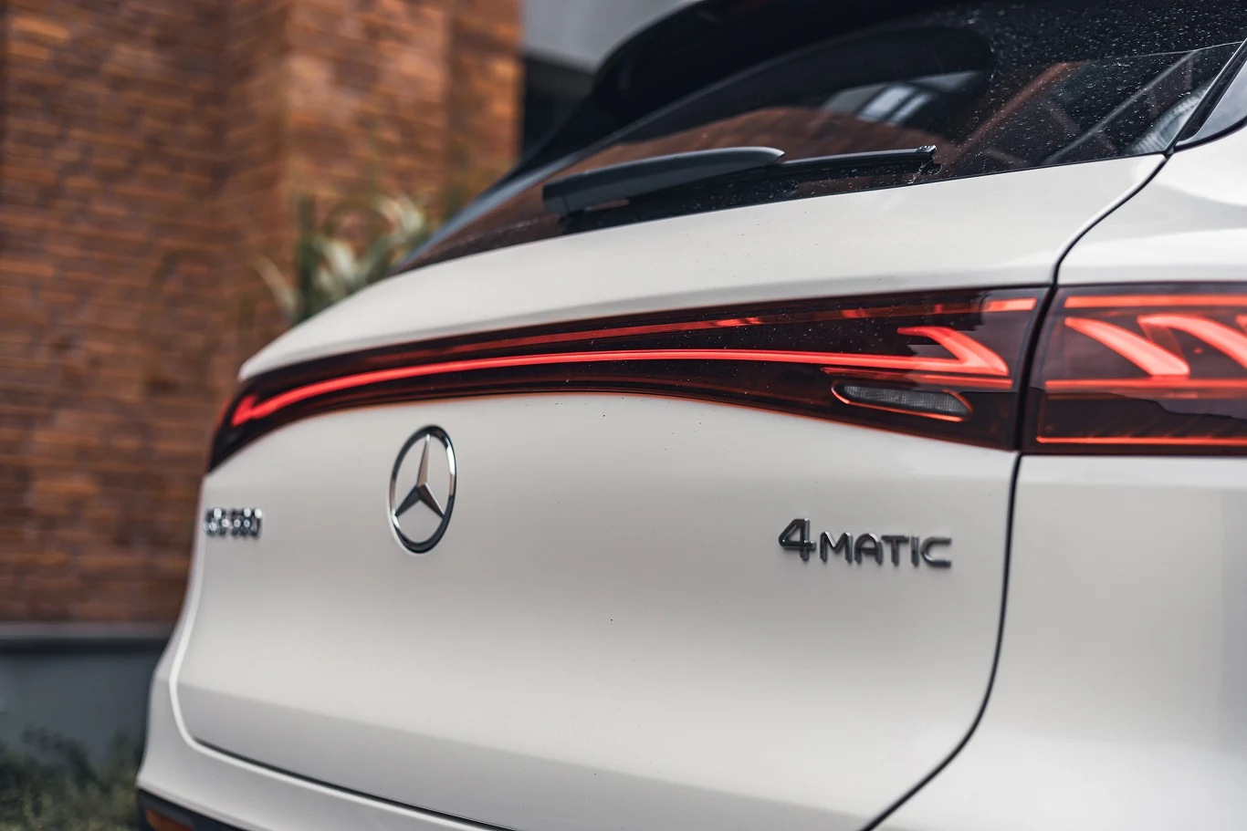 Mercedes EQS SUV 580 4MATIC - bardzo luksusowy i rodzinny, ale nie bez ...
