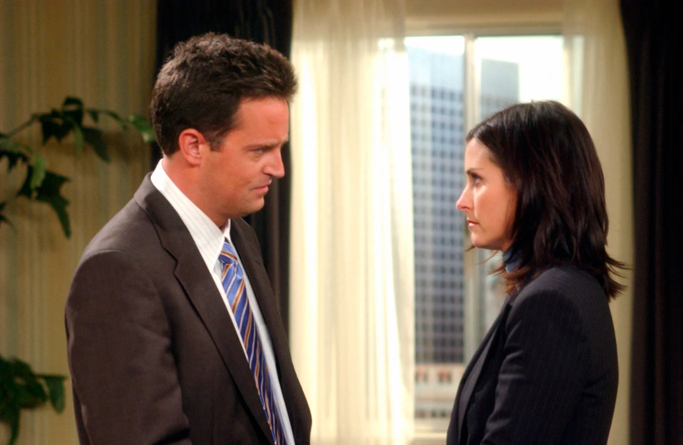 Matthew Perry i Courteney Cox: Co łączyło Chandlera i Monikę w ...