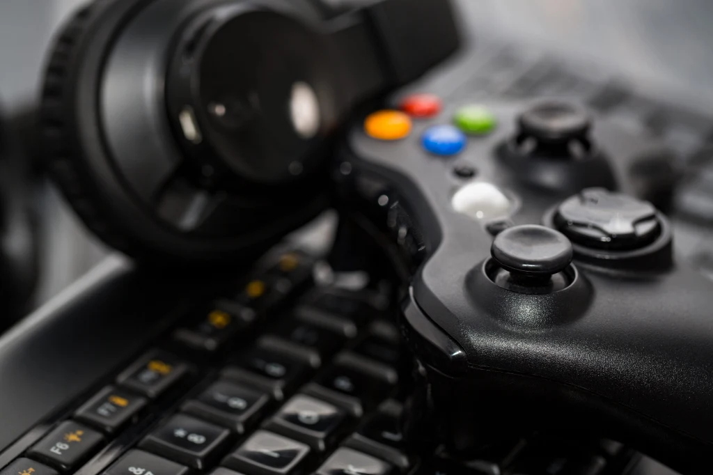 Konsola czy PC? Co jest lepszym wyborem dla gracza w 2023 roku? - Gry w INTERIA.PL