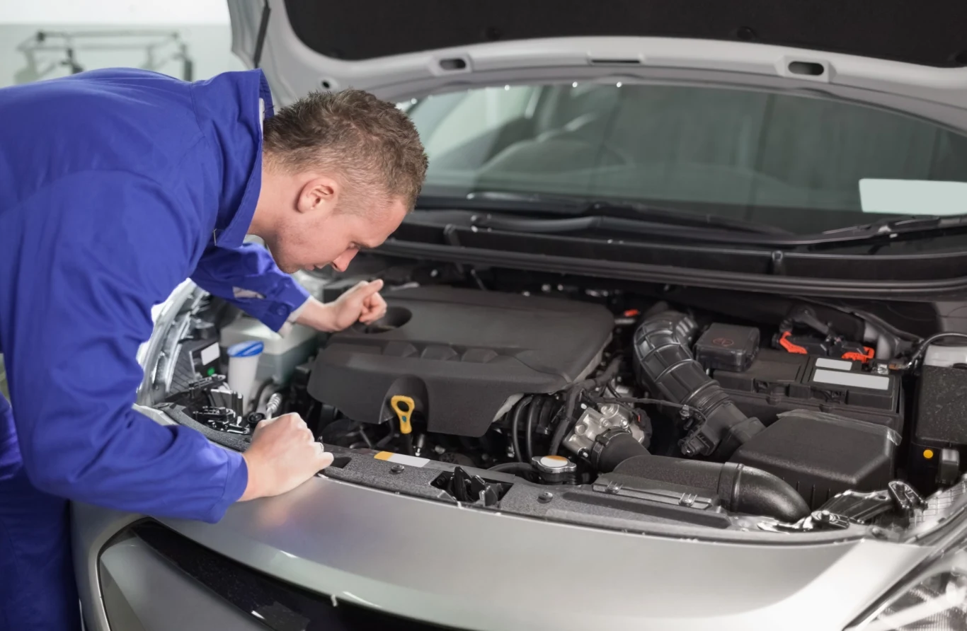 Te samochody to koszmar mechaników. Mało kto chce je naprawiać ...