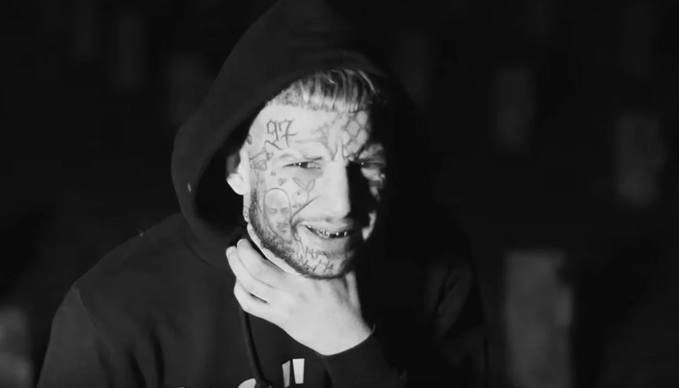 27-letni raper nie żyje. Zmarł w więzieniu. Włosi mówią o czarnej serii ...