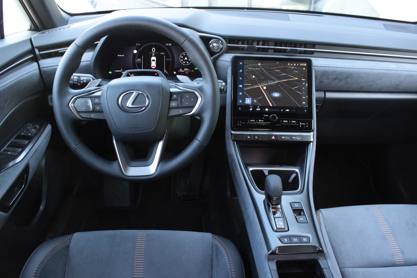 Lexus LBX kusi panie. Promocja na trzy literki - Motoryzacja w INTERIA.PL