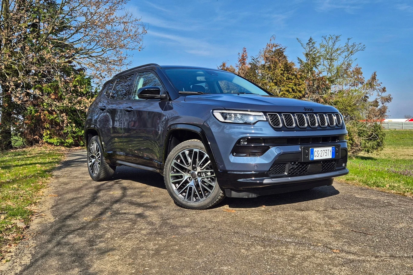 Jeep Renegade i Compass znów się zmieniły. Sprawdziłem, jak bardzo ...
