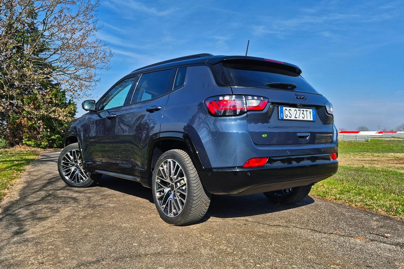 Jeep Renegade i Compass znów się zmieniły. Sprawdziłem, jak bardzo ...