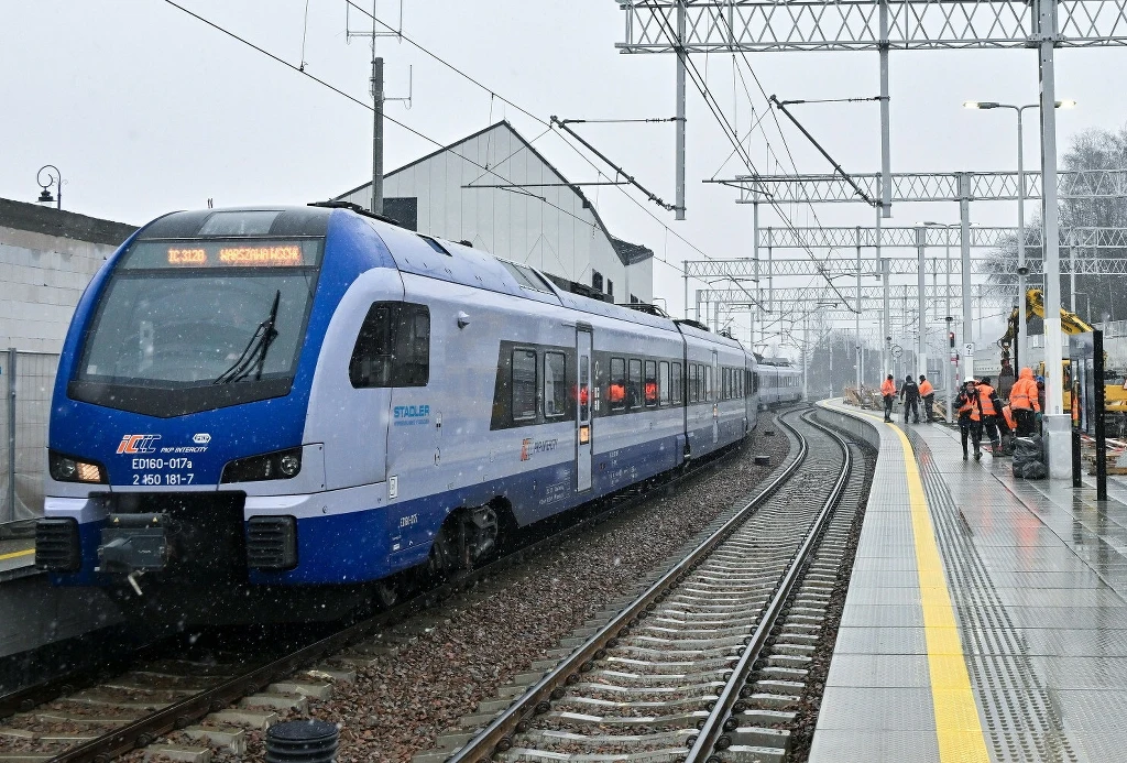 PKP: Zakopane. Wydali fortunę na remont. Efekt? Pociągi musiały zwolnić - Wydarzenia w INTERIA.PL