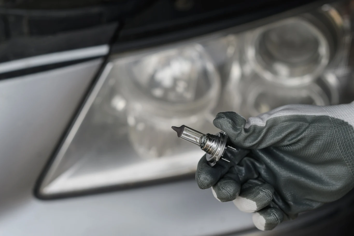 Oświetlenie samochodu. Halogony, ksenony i LED-y. Oznaczenia ...